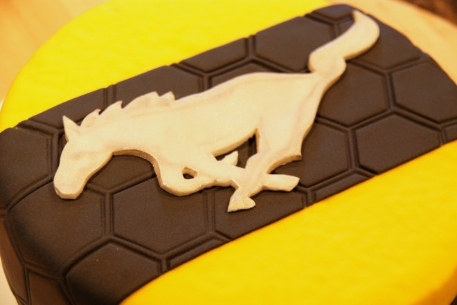 Triple Yelllow Mustang – Ellebelle